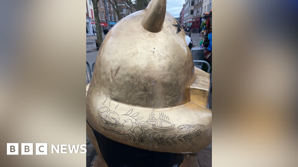 York 'Snook' sculptures targeted by vandals for second time - BBC News