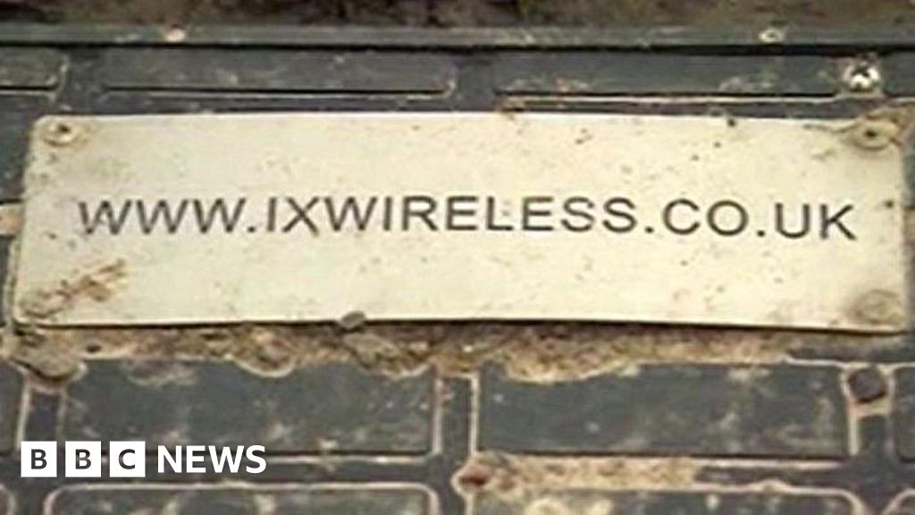 Enforcement action issued over IX Wireless telecoms masts - BBC News
