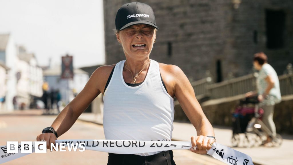 National Three Peaks Challenge: Yorkshire runner breaks record - BBC News
