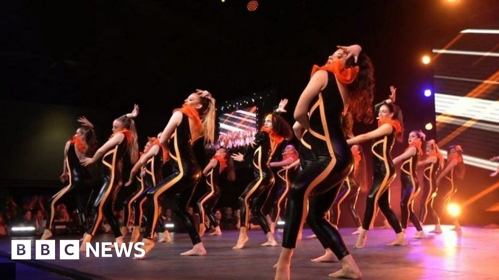 Move It: The event helping dancers decide their future - BBC News