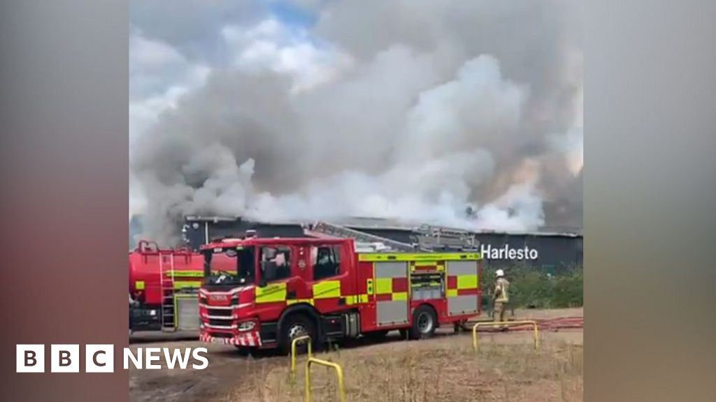 Firefighters tackle blaze at Althorp House building - BBC News