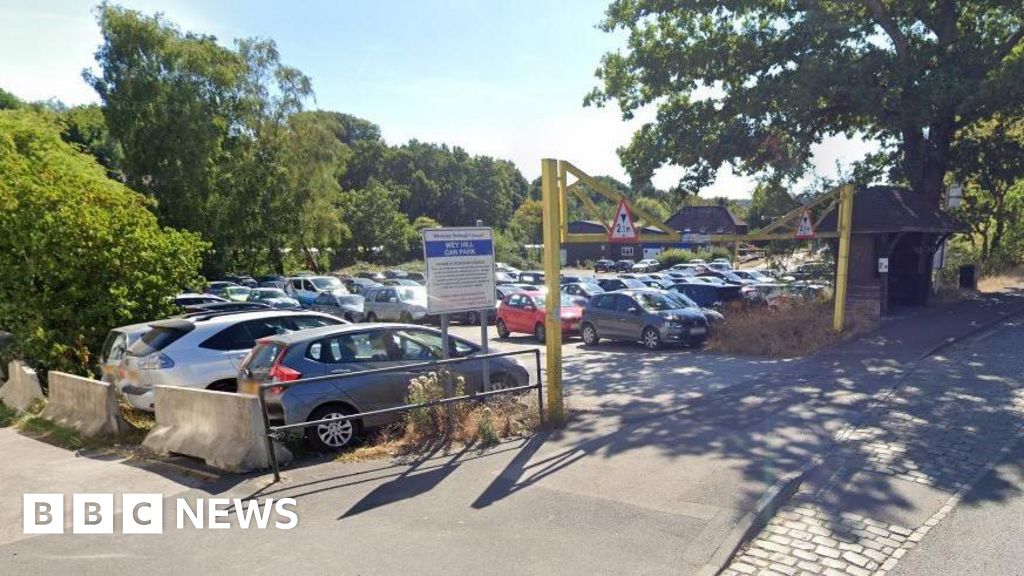 Haslemere: Council approves funding for housing on car park site - BBC News