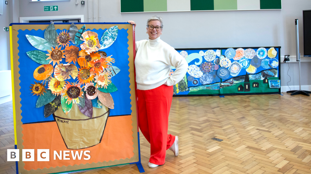 Bristol: School for deaf children celebrates relocation - BBC News