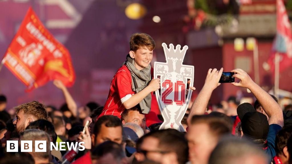 Liverpool fans celebrate historic Premier League win - BBC News
