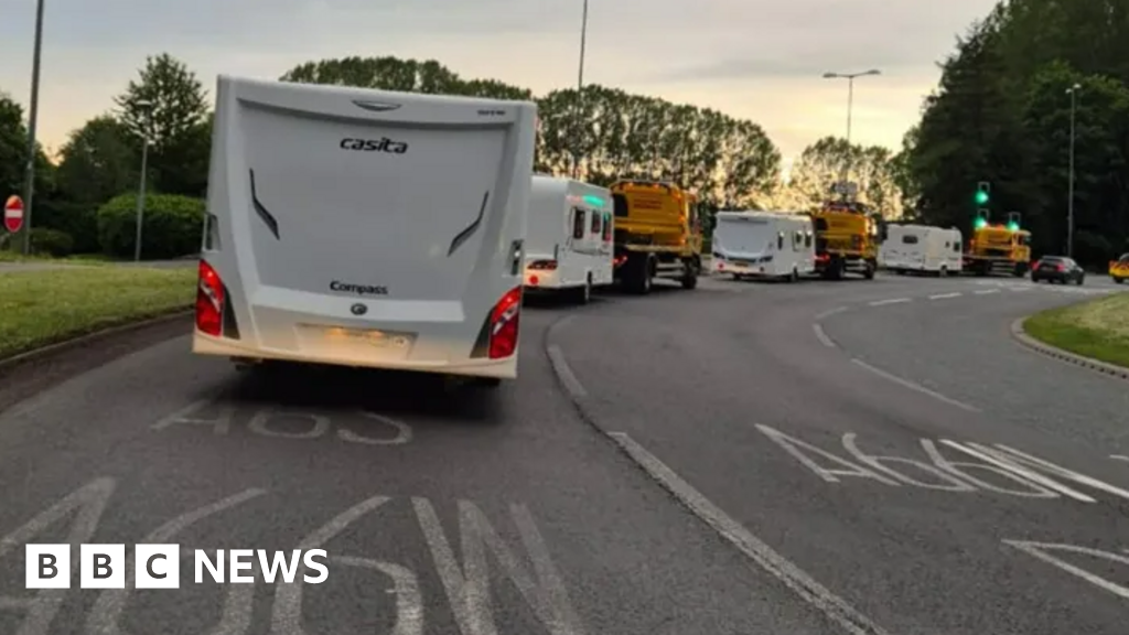 Gypsy and Traveller leaders warn of scams ahead of Appleby Fair - BBC News