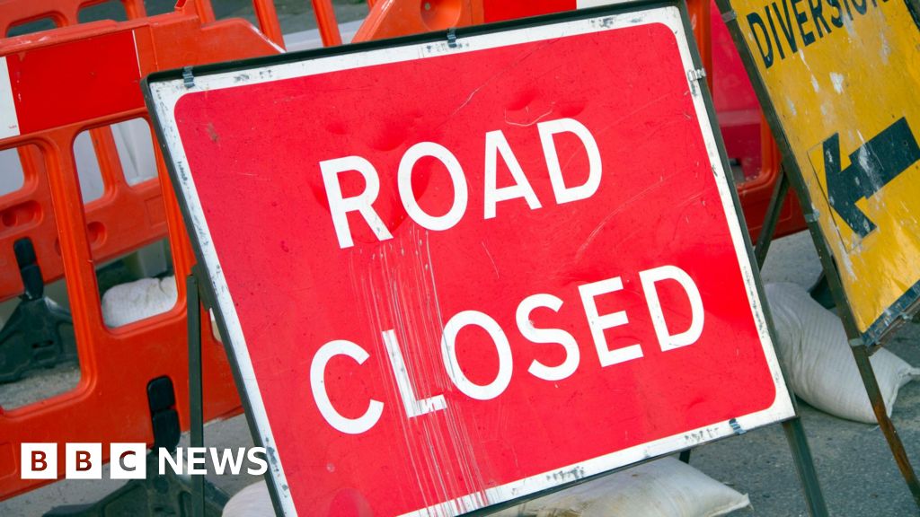 M20 closed in Kent after early morning lorry crash