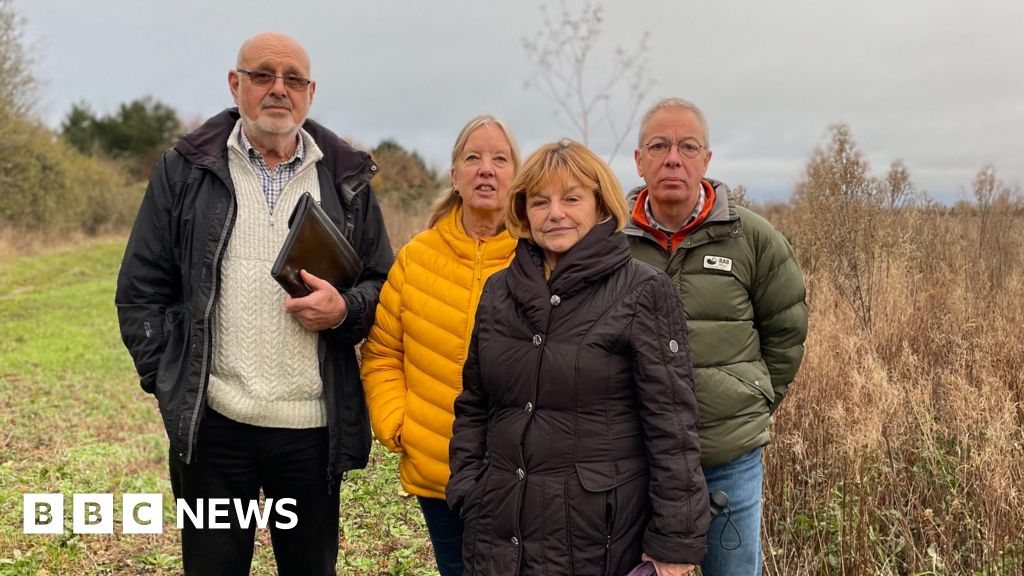 Soham residents begin legal fight against common-side houses - BBC News