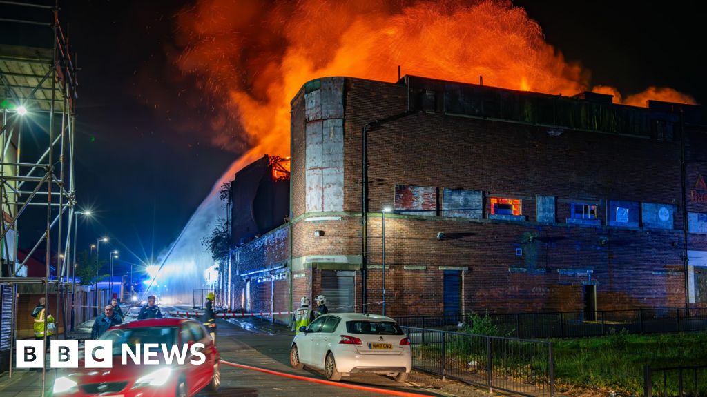 Fire in disused Hartlepool cinema closes down roads