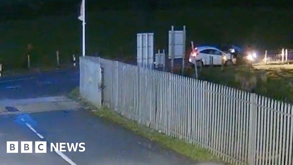 Merthyr Tydfil death crash caught on CCTV - BBC News