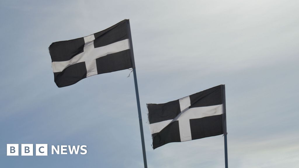 Council calls on government to make Cornwall 'fifth UK nation' - BBC News