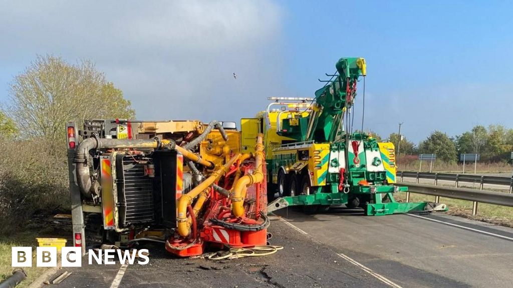 A11 in Norfolk reopens after lorry crash caused overnight closure