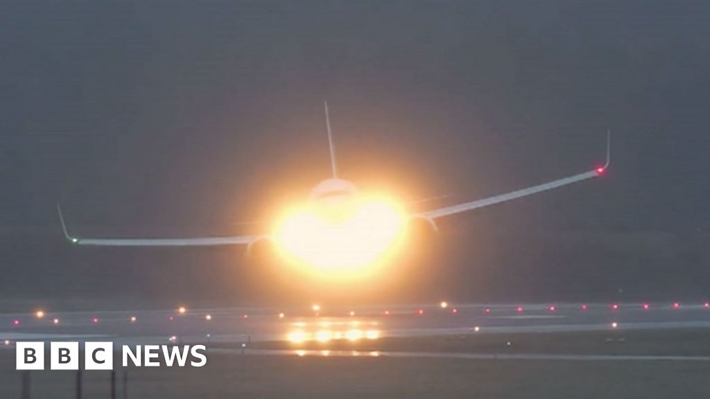 Storm Eowyn: Shaky landing at Edinburgh Airport before red alert - BBC News