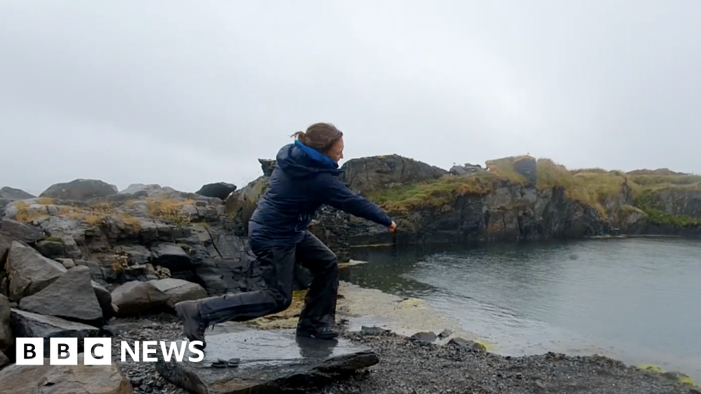 How to skim a stone like a world champion - BBC News