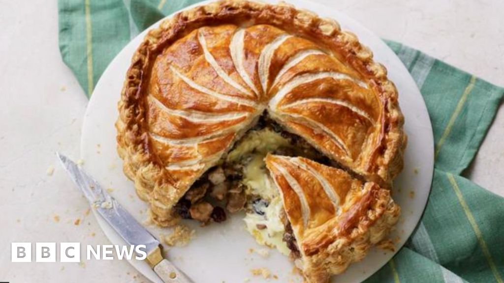 Weekend recipe inspiration with Nadiya's chicken pithivier - BBC News