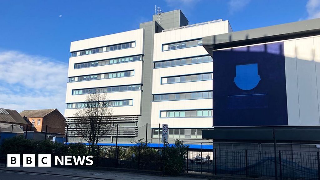 New plans for empty Hull city centre school building - BBC News