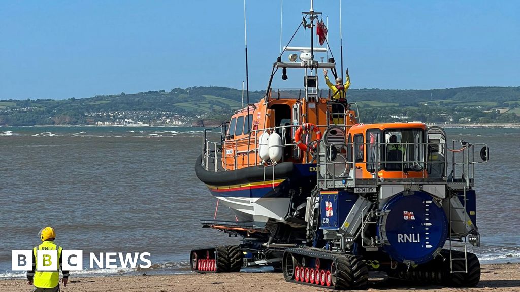 Man rescued from yacht after fall - BBC News