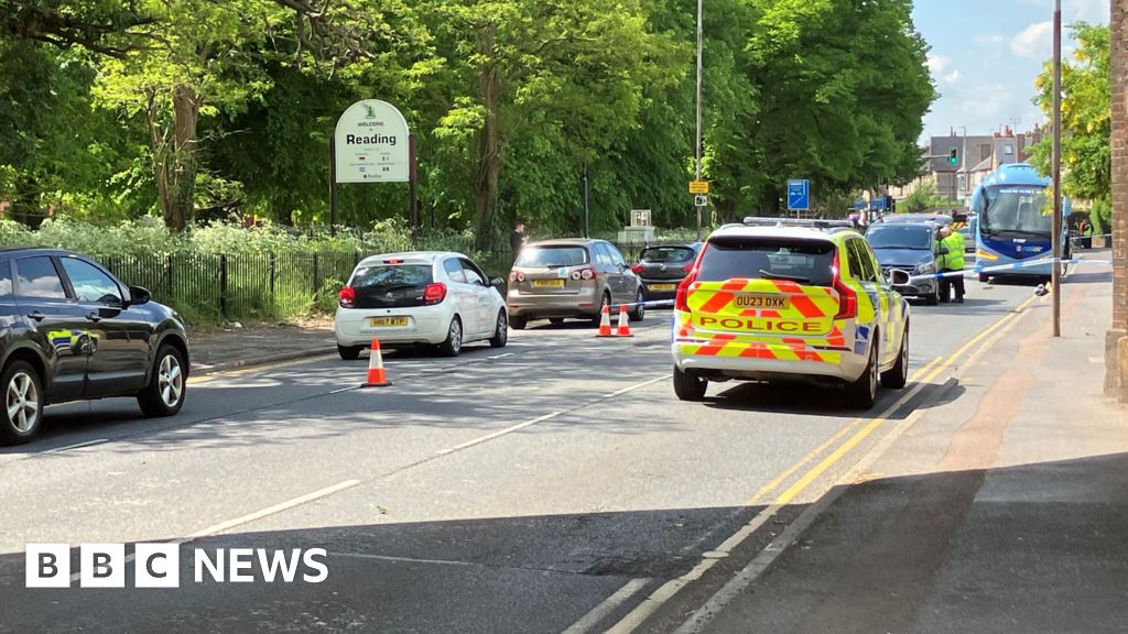 Pedestrian injured on A4 in Reading after being hit by bus