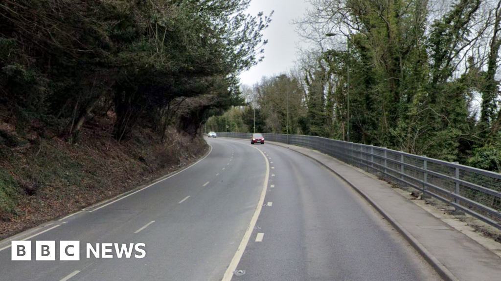 Surrey: Three men arrested as pedestrian dies after Reigate crash