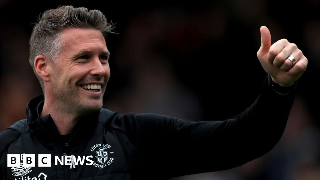 Luton Town manager praises fans ahead of Wembley tie - BBC News