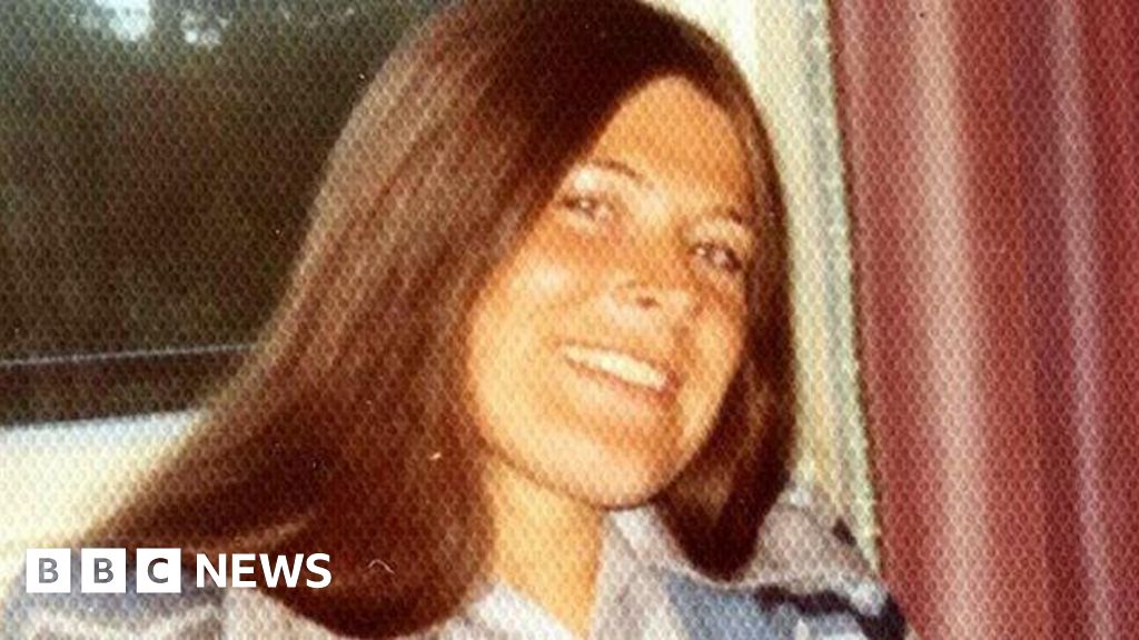 Brenda Page: Memorial for Aberdeen scientist murdered in 1978 - BBC News