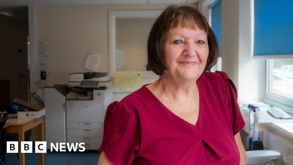 Sharnbrook school's longest-serving staff member retires age 75 - BBC News