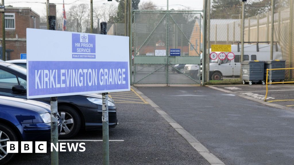 Kirklevington Grange jail to build more temporary cells - BBC News
