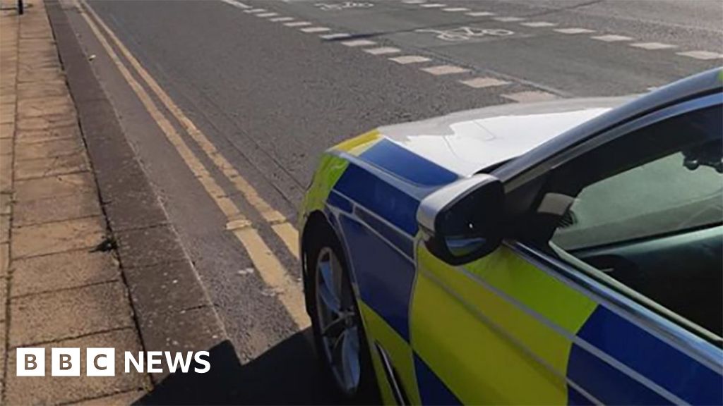 Hull police park on yellow lines while 'educating road users' - BBC News