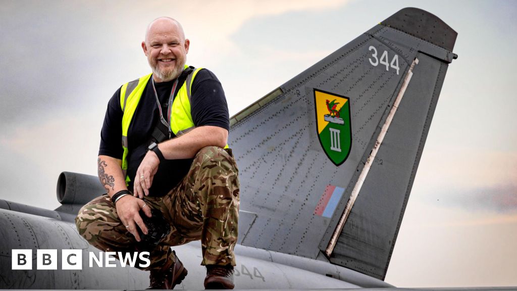 Lincolnshire photographer wins RAF award - BBC News