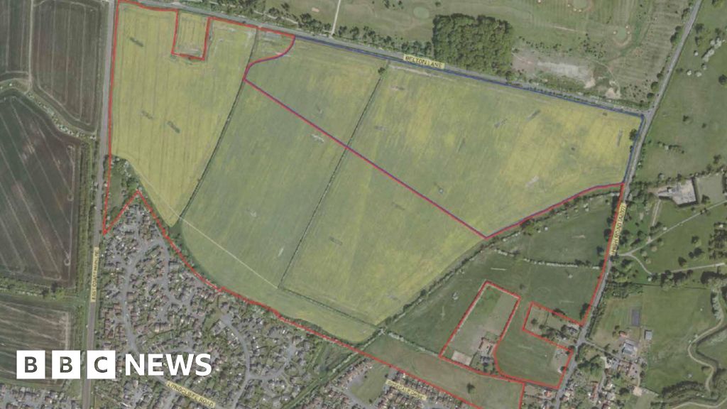 Grantham: Land acquired for £95m housing development - BBC News