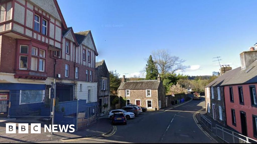 Man, 79, dies after being hit by lorry in Callander - BBC News