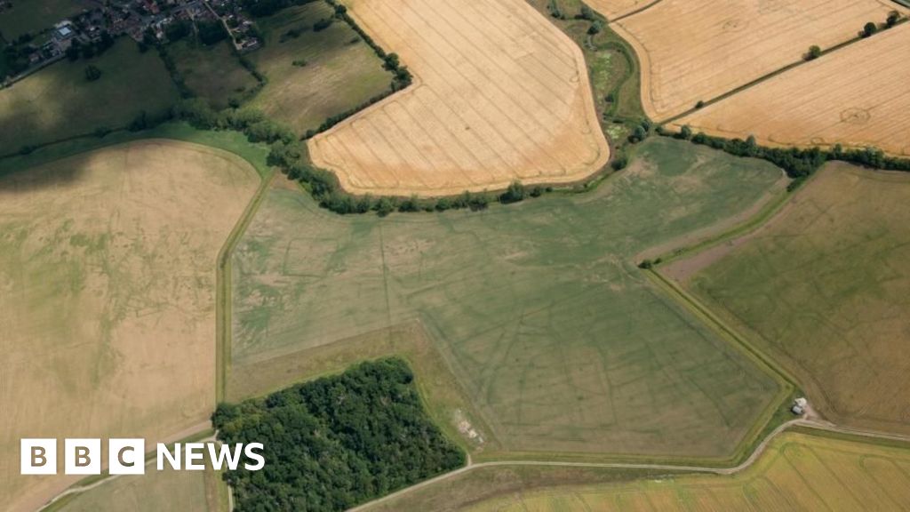 Roman town remains near Great Staughton get protection - BBC News