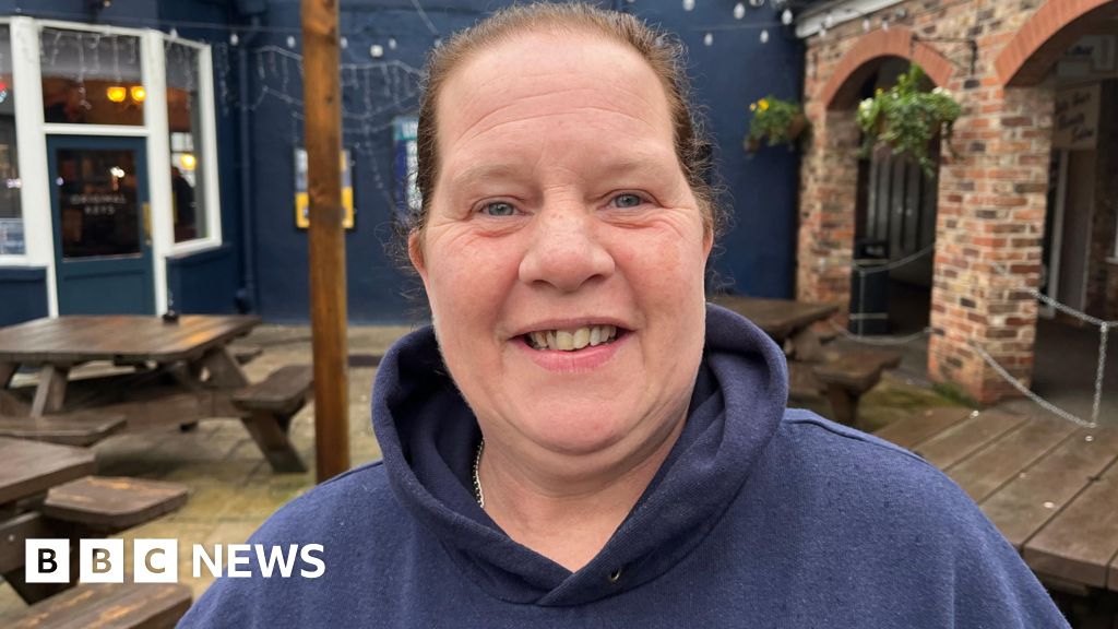 Driffield first-aider angry as defibrillator left unusable - BBC News