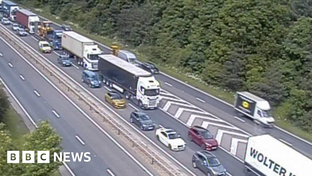 A14 delays near Newmarket after tractor overturned - BBC News