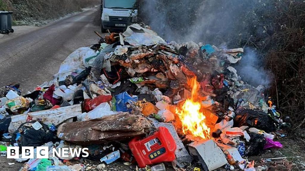 Seven Cambridgeshire bin lorry fires caused by batteries - BBC News
