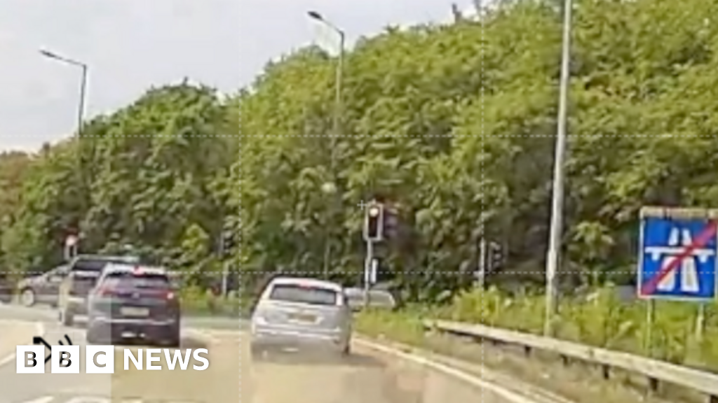 Car smashed in high speed Wycombe Handy Cross roundabout crash - BBC News