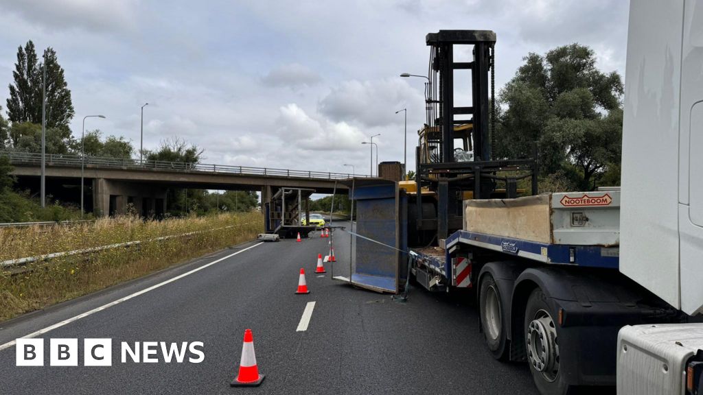 A1 partially closed after lorry hits bridge near Wyboston - BBC News