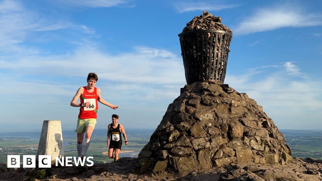 How a £1 bet sparked a Scottish hill race now run 50 times - BBC News