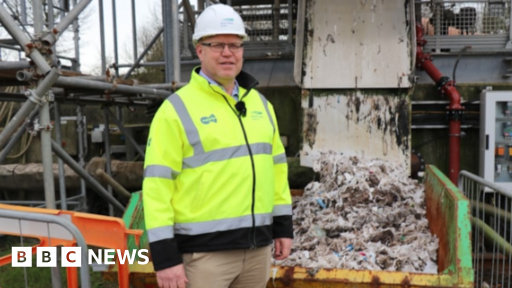 Devon and Cornwall urged to avoid pouring fat and oil down drains - BBC ...