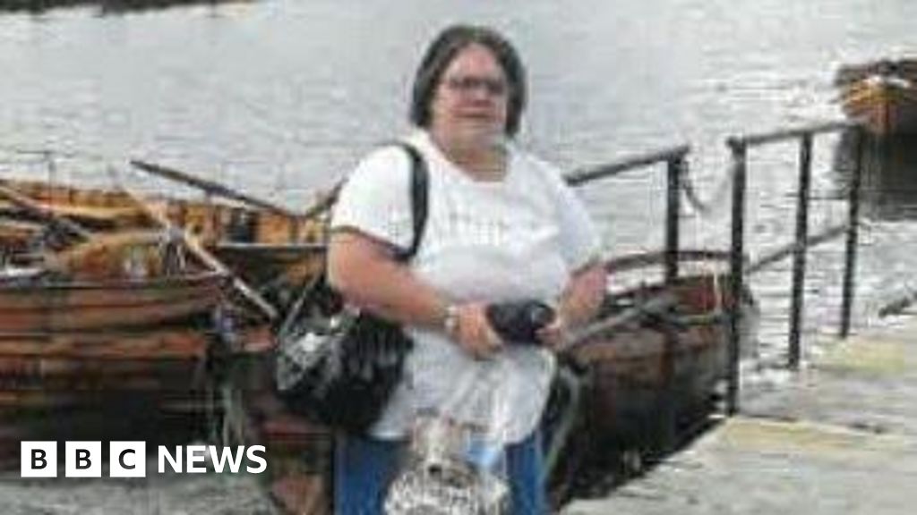 Rotherham murder inquiry: Victim named as Joanne Ward - BBC News