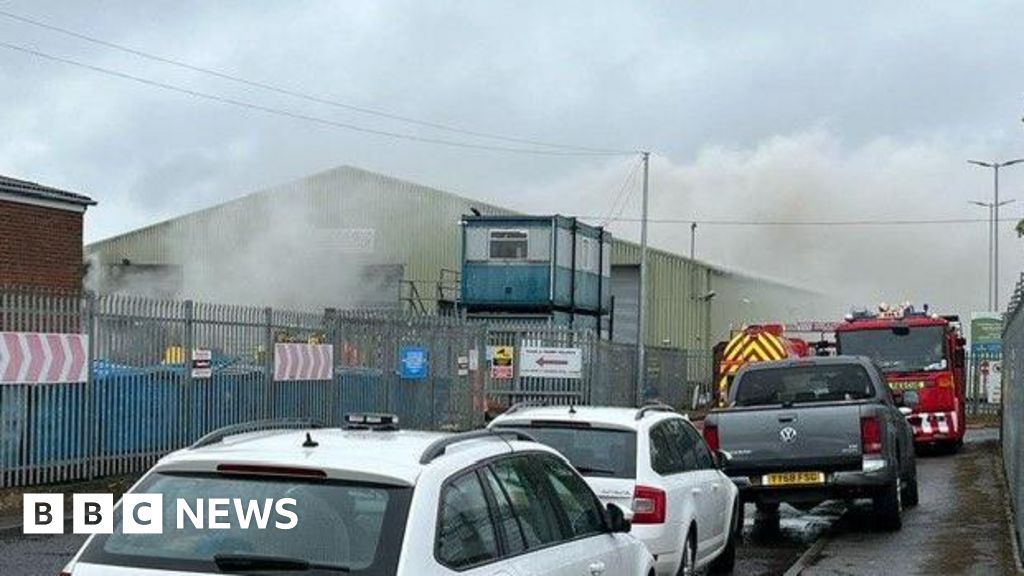 Primary school shuts amid call to close windows due to fire