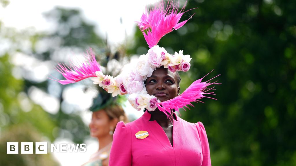 Ascot: Women show off elaborate headdresses for day two - BBC News