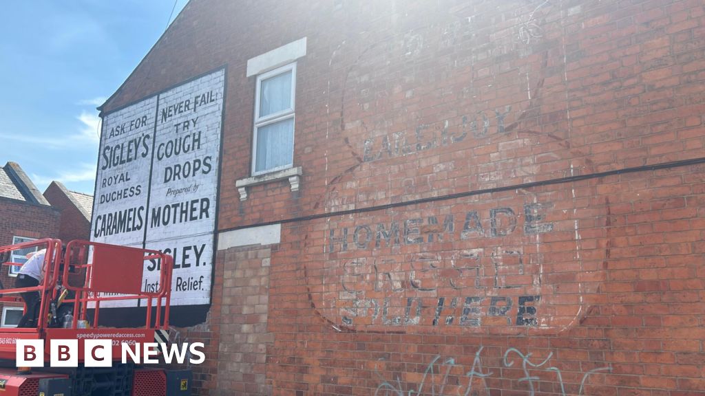Ghost signs in Gloucester to be restored in art project - BBC News