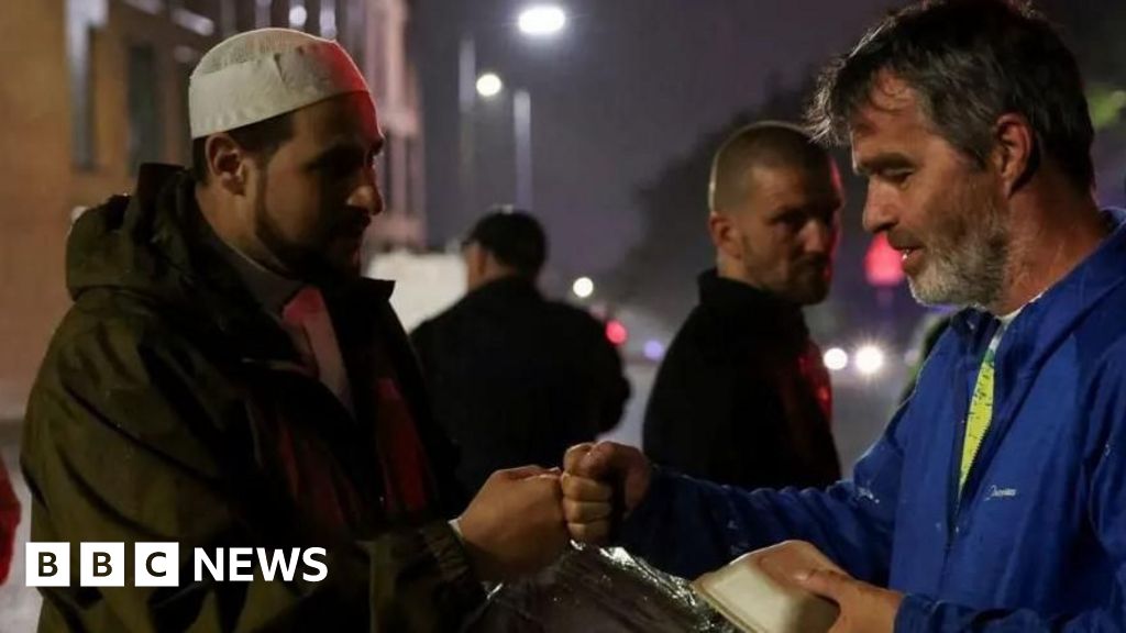 Muslim leader's award for embracing protesters outside Liverpool mosque