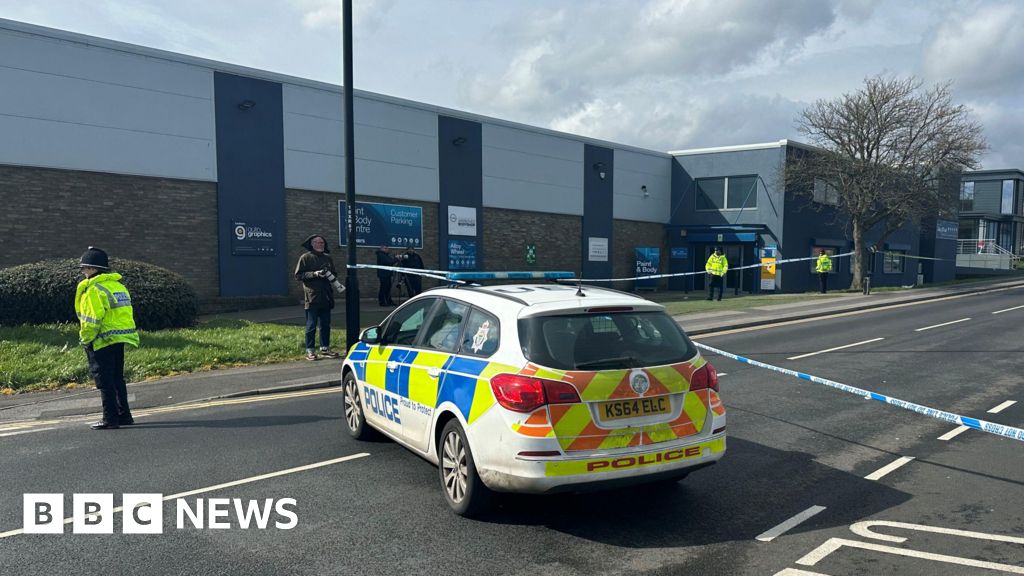 Two arrests in North Shields murder probe after man dies - BBC News