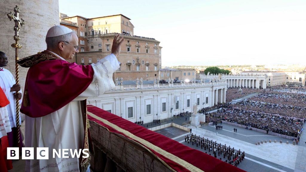 Pope Leo XIV waves to the crowd in first appearance on Vatican balcony - BBC News
