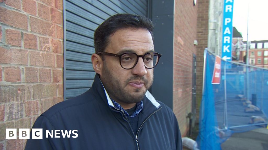 Hull: Syrian refugee is fearful despite fall of Bashar al-Assad - BBC News