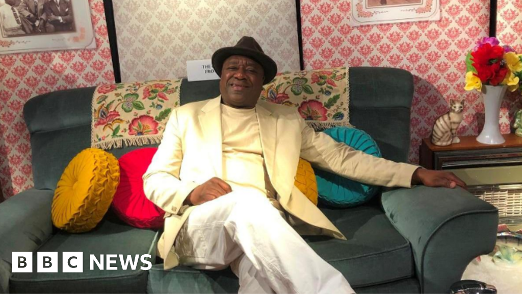 'The Windrush Front Room' exhibition starts in Bristol - BBC News