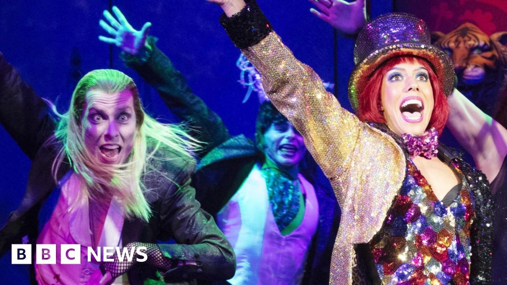 Rocky Horror: World-famous show returns to London stage - BBC News