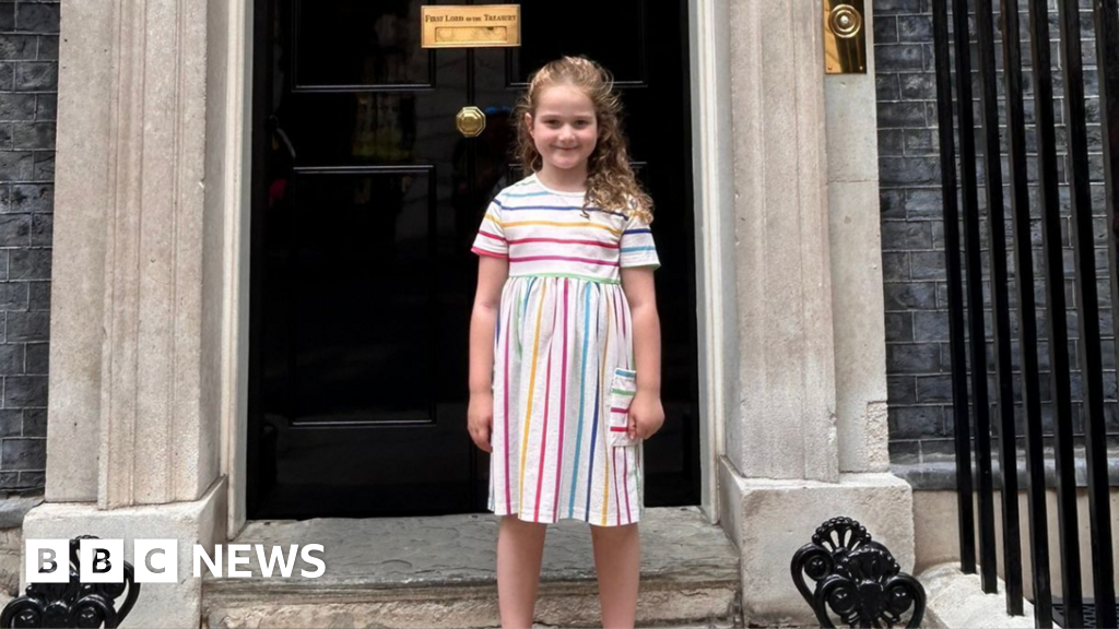Girl, 6, delivers petition after Benedict Blythe allergy death