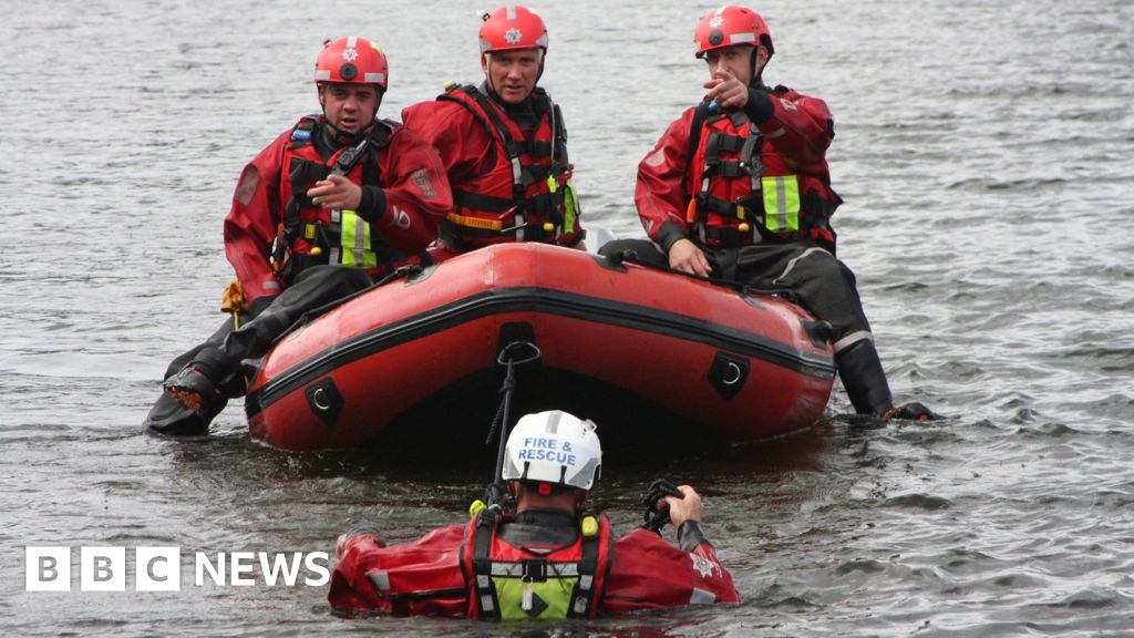 Virginia Water: Water safety demonstration by Surrey Fire Service